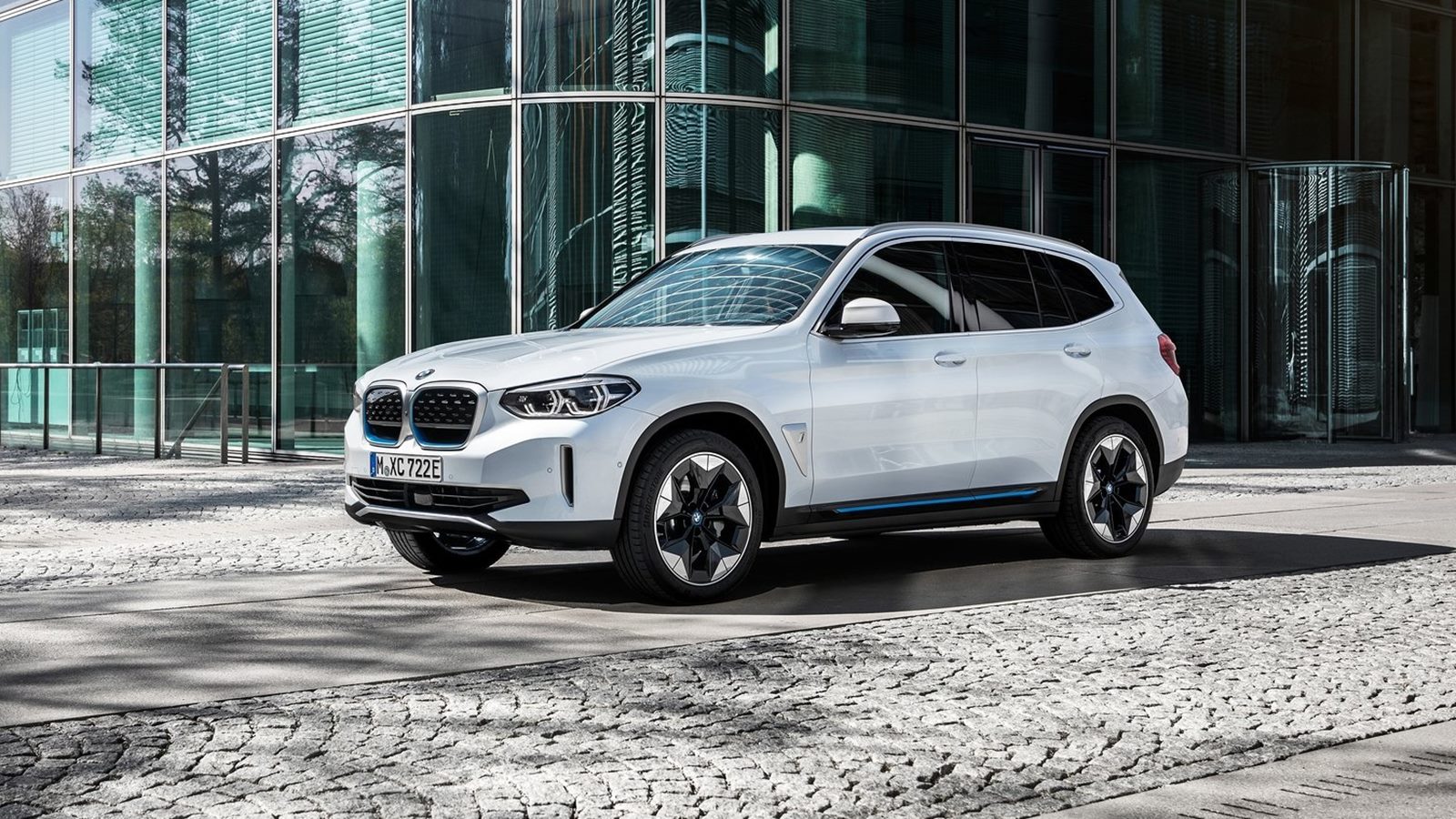 Comparativa: Tesla Model 3 vs BMW iX3 ¿cuál es mejor? | Carwow