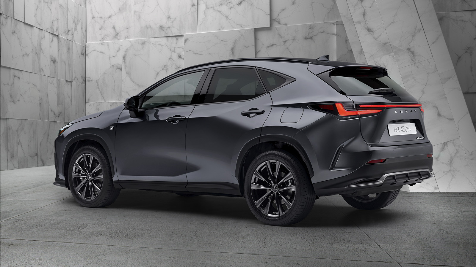 Comparativa nuevo Lexus NX vs Toyota RAV4 PHEV | Carwow