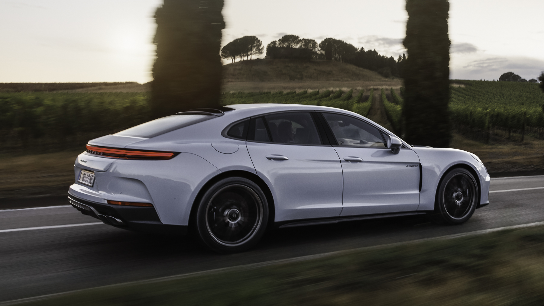 El Porsche Panamera recibe las versiones GTS y Turbo E-Hybrid para ...